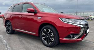 Sarkans Mitsubishi Outlander 2018 Viļņa, ar dzinēja tilpumu 2.00 L un nobraukumu 55 tūkst. km par 15599 €, foto  vietnē AUTOMOTO.COM.LV