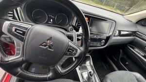 Red Mitsubishi Outlander 2018 in Vilnius, with an engine capacity of 2.00 L and mileage of 55 thousand km for 15599 €, photo 11 on AUTOMOTO.COM.LV