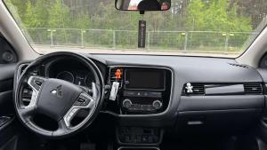 Red Mitsubishi Outlander 2018 in Vilnius, with an engine capacity of 2.00 L and mileage of 55 thousand km for 15599 €, photo 12 on AUTOMOTO.COM.LV