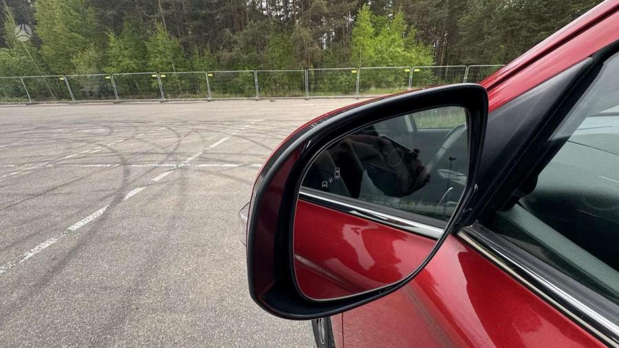 Red Mitsubishi Outlander 2018 in Vilnius, with an engine capacity of 2.00 L and mileage of 55 thousand km for 15599 €, photo 14 on AUTOMOTO.COM.LV