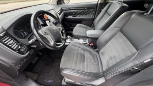 Red Mitsubishi Outlander 2018 in Vilnius, with an engine capacity of 2.00 L and mileage of 55 thousand km for 15599 €, photo 15 on AUTOMOTO.COM.LV