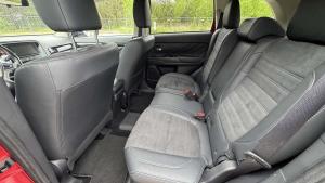 Red Mitsubishi Outlander 2018 in Vilnius, with an engine capacity of 2.00 L and mileage of 55 thousand km for 15599 €, photo 18 on AUTOMOTO.COM.LV