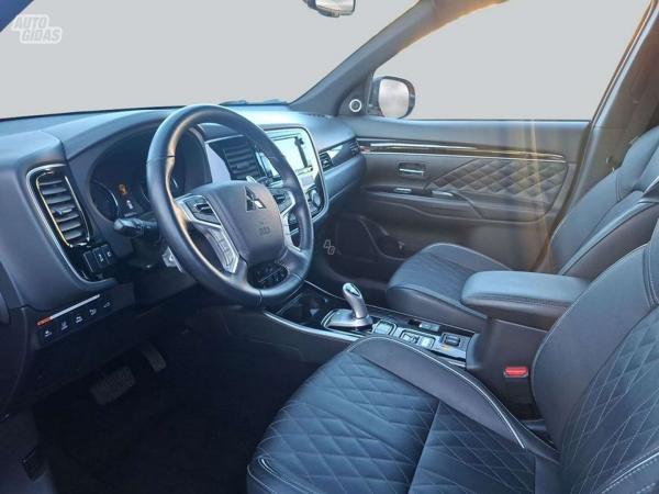 Sarkans Mitsubishi Outlander 2019 Kauņa, ar dzinēja tilpumu 2.40 L un nobraukumu 33 tūkst. km par 25943 €, foto 10 vietnē AUTOMOTO.COM.LV