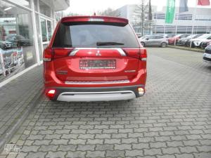 Red Mitsubishi Outlander 2019 in Kaunas, with an engine capacity of 2.00 L and mileage of 69 thousand km for 22724 €, photo 3 on AUTOMOTO.COM.LV