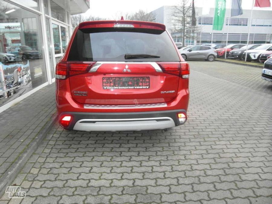 Red Mitsubishi Outlander 2019 in Kaunas, with an engine capacity of 2.00 L and mileage of 69 thousand km for 22724 €, photo 3 on AUTOMOTO.COM.LV