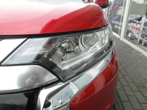 Red Mitsubishi Outlander 2019 in Kaunas, with an engine capacity of 2.00 L and mileage of 69 thousand km for 22724 €, photo 4 on AUTOMOTO.COM.LV