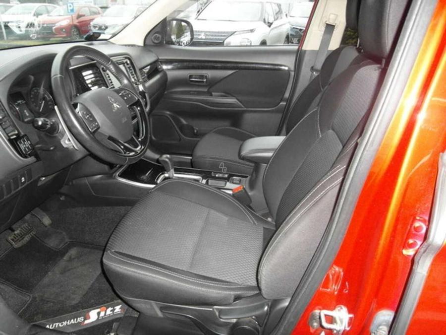 Red Mitsubishi Outlander 2019 in Kaunas, with an engine capacity of 2.00 L and mileage of 69 thousand km for 22724 €, photo 5 on AUTOMOTO.COM.LV