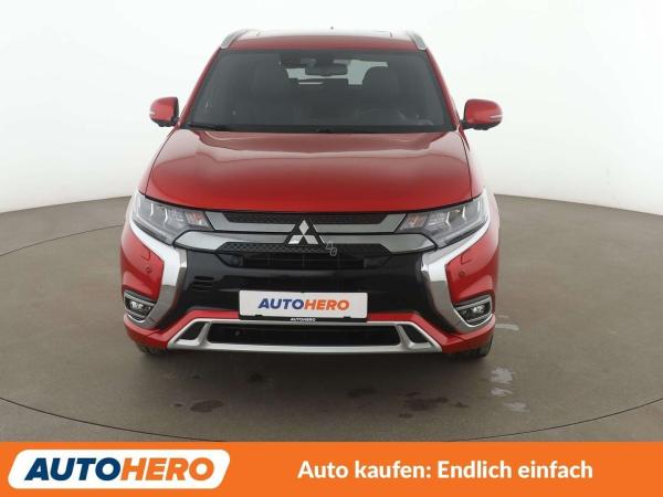 Red Mitsubishi Outlander 2019 in Kaunas, with an engine capacity of 2.40 L and mileage of 92 thousand km for 22400 €, photo 9 on AUTOMOTO.COM.LV