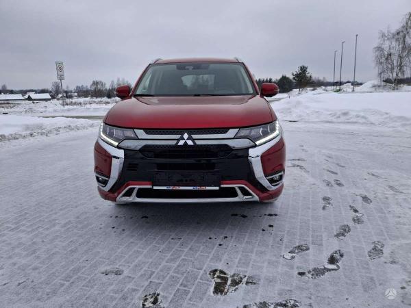 Sarkans Mitsubishi Outlander 2019 Viļņa, ar dzinēja tilpumu 2.36 L un nobraukumu 135 tūkst. km par 16999 €, foto 2 vietnē AUTOMOTO.COM.LV