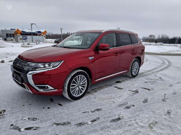 Sarkans Mitsubishi Outlander 2019 Viļņa, ar dzinēja tilpumu 2.36 L un nobraukumu 135 tūkst. km par 16999 €, foto 3 vietnē AUTOMOTO.COM.LV