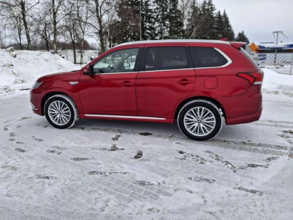 Sarkans Mitsubishi Outlander 2019 Viļņa, ar dzinēja tilpumu 2.36 L un nobraukumu 135 tūkst. km par 16999 €, foto 4 vietnē AUTOMOTO.COM.LV