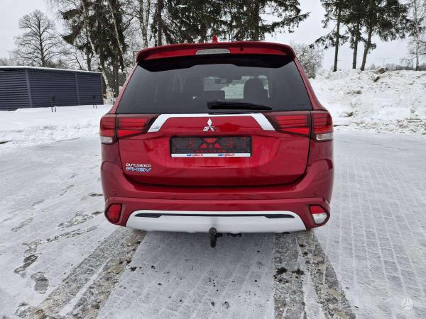 Sarkans Mitsubishi Outlander 2019 Viļņa, ar dzinēja tilpumu 2.36 L un nobraukumu 135 tūkst. km par 16999 €, foto 6 vietnē AUTOMOTO.COM.LV