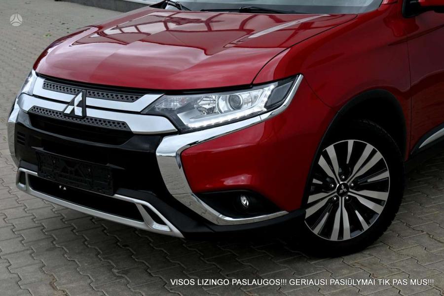 Red Mitsubishi Outlander 2019 in Kretinga, with an engine capacity of 2.36 L and mileage of 111 thousand km for 11099 €, photo 5 on AUTOMOTO.COM.LV