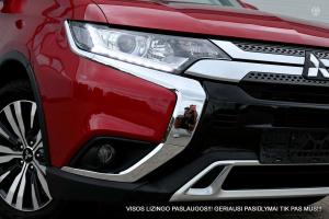 Red Mitsubishi Outlander 2019 in Kretinga, with an engine capacity of 2.36 L and mileage of 111 thousand km for 11099 €, photo 8 on AUTOMOTO.COM.LV