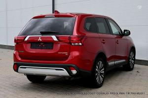 Red Mitsubishi Outlander 2019 in Kretinga, with an engine capacity of 2.36 L and mileage of 111 thousand km for 11099 €, photo 9 on AUTOMOTO.COM.LV