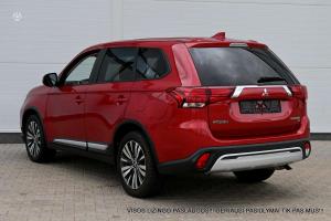 Red Mitsubishi Outlander 2019 in Kretinga, with an engine capacity of 2.36 L and mileage of 111 thousand km for 11099 €, photo 11 on AUTOMOTO.COM.LV