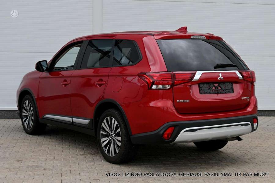 Red Mitsubishi Outlander 2019 in Kretinga, with an engine capacity of 2.36 L and mileage of 111 thousand km for 11099 €, photo 11 on AUTOMOTO.COM.LV