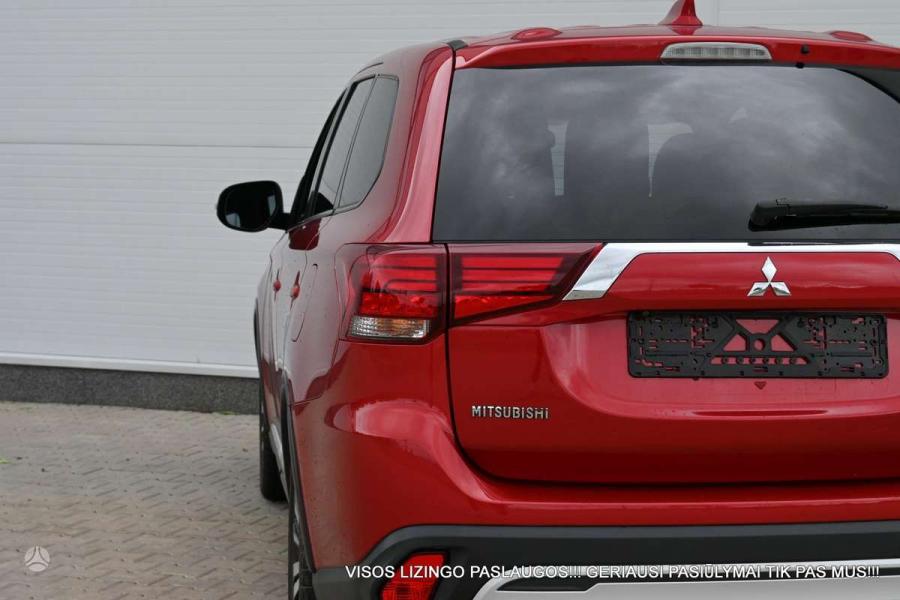 Red Mitsubishi Outlander 2019 in Kretinga, with an engine capacity of 2.36 L and mileage of 111 thousand km for 11099 €, photo 12 on AUTOMOTO.COM.LV