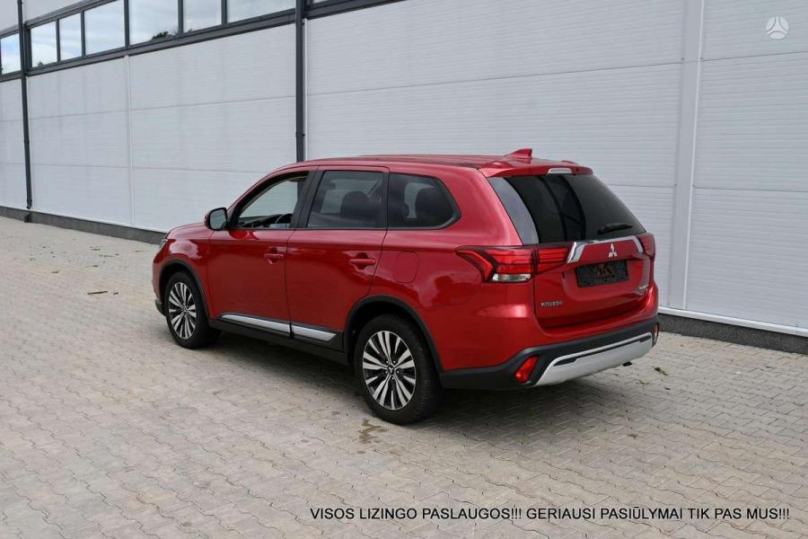 Red Mitsubishi Outlander 2019 in Kretinga, with an engine capacity of 2.36 L and mileage of 111 thousand km for 11099 €, photo 17 on AUTOMOTO.COM.LV