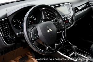 Red Mitsubishi Outlander 2019 in Kretinga, with an engine capacity of 2.36 L and mileage of 111 thousand km for 11099 €, photo 24 on AUTOMOTO.COM.LV