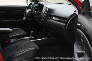 Red Mitsubishi Outlander 2019 in Kretinga, with an engine capacity of 2.36 L and mileage of 111 thousand km for 11099 €, photo 28 on AUTOMOTO.COM.LV