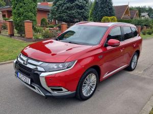 Red Mitsubishi Outlander 2019 in Vilnius, with an engine capacity of 2.36 L and mileage of 98 thousand km for 17500 €, photo  on AUTOMOTO.COM.LV