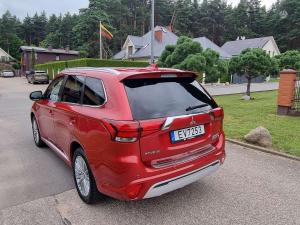 Red Mitsubishi Outlander 2019 in Vilnius, with an engine capacity of 2.36 L and mileage of 98 thousand km for 17500 €, photo 4 on AUTOMOTO.COM.LV