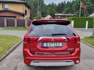 Red Mitsubishi Outlander 2019 in Vilnius, with an engine capacity of 2.36 L and mileage of 98 thousand km for 17500 €, photo 5 on AUTOMOTO.COM.LV
