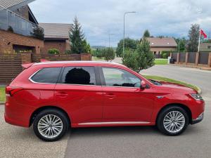 Red Mitsubishi Outlander 2019 in Vilnius, with an engine capacity of 2.36 L and mileage of 98 thousand km for 17500 €, photo 7 on AUTOMOTO.COM.LV