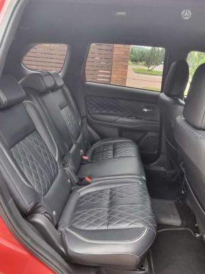 Red Mitsubishi Outlander 2019 in Vilnius, with an engine capacity of 2.36 L and mileage of 98 thousand km for 17500 €, photo 11 on AUTOMOTO.COM.LV
