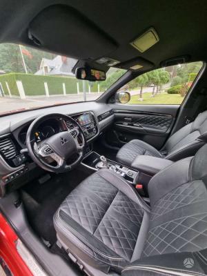Red Mitsubishi Outlander 2019 in Vilnius, with an engine capacity of 2.36 L and mileage of 98 thousand km for 17500 €, photo 14 on AUTOMOTO.COM.LV