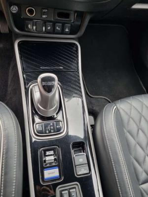 Red Mitsubishi Outlander 2019 in Vilnius, with an engine capacity of 2.36 L and mileage of 98 thousand km for 17500 €, photo 18 on AUTOMOTO.COM.LV