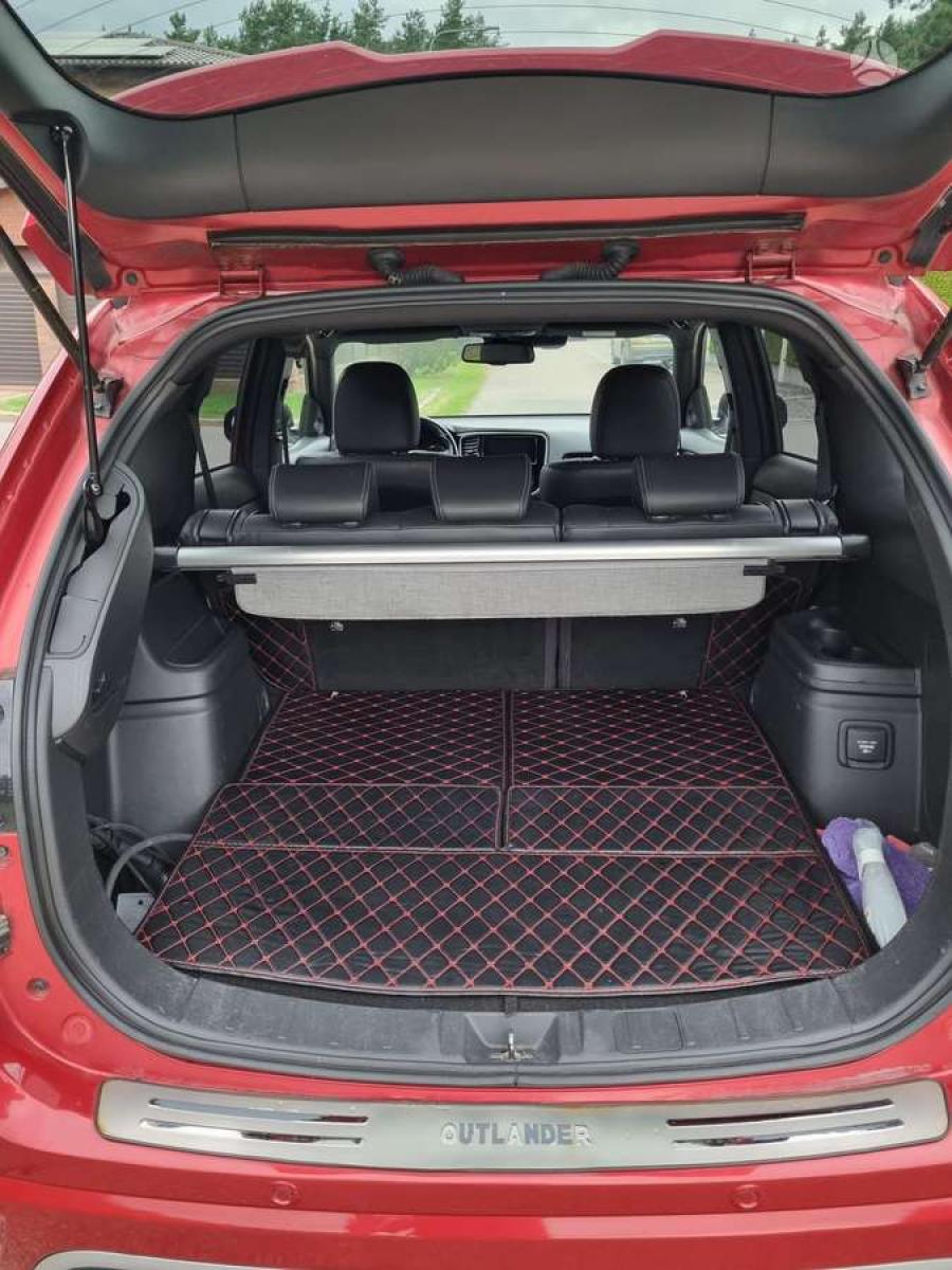 Red Mitsubishi Outlander 2019 in Vilnius, with an engine capacity of 2.36 L and mileage of 98 thousand km for 17500 €, photo 19 on AUTOMOTO.COM.LV