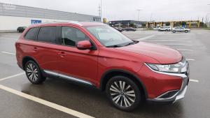 Red Mitsubishi Outlander 2019 in Kaunas, with an engine capacity of 2.40 L and mileage of 93 thousand km for 13250 €, photo  on AUTOMOTO.COM.LV