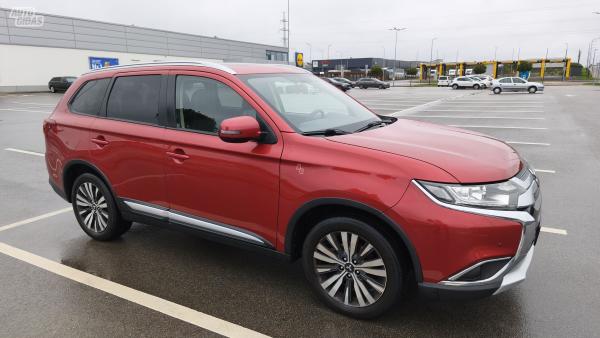 Sarkans Mitsubishi Outlander 2019 Kauņa, ar dzinēja tilpumu 2.40 L un nobraukumu 93 tūkst. km par 13250 €, foto 1 vietnē AUTOMOTO.COM.LV