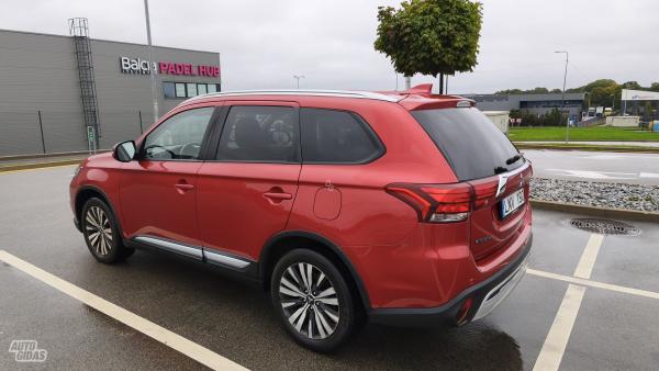 Sarkans Mitsubishi Outlander 2019 Kauņa, ar dzinēja tilpumu 2.40 L un nobraukumu 93 tūkst. km par 13250 €, foto 8 vietnē AUTOMOTO.COM.LV