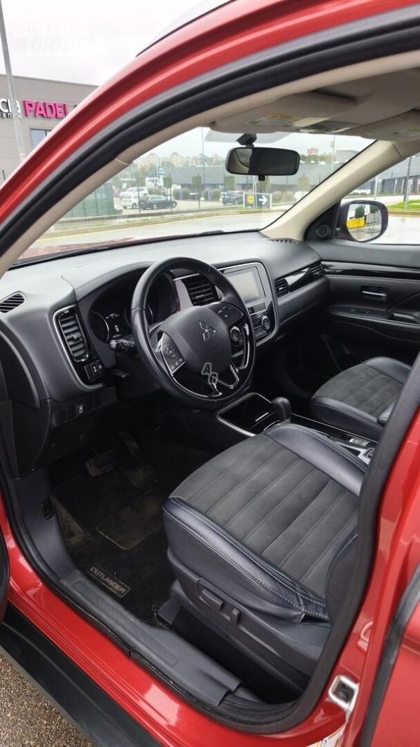 Sarkans Mitsubishi Outlander 2019 Kauņa, ar dzinēja tilpumu 2.40 L un nobraukumu 93 tūkst. km par 13250 €, foto 10 vietnē AUTOMOTO.COM.LV