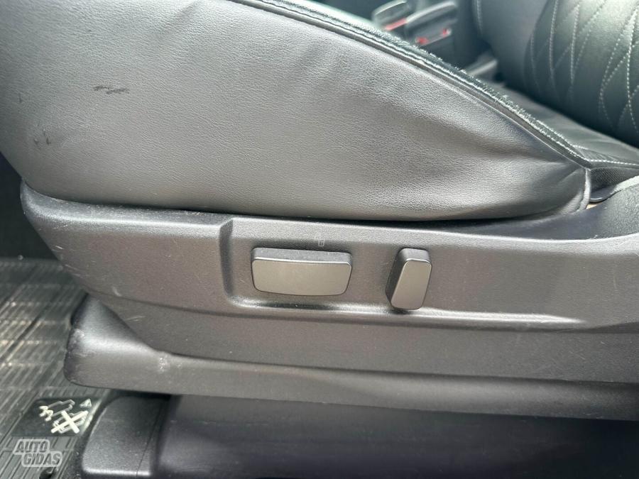 Red Mitsubishi Outlander 2019 in Siauliai, with an engine capacity of 2.40 L and mileage of 192 thousand km for 16800 €, photo 14 on AUTOMOTO.COM.LV