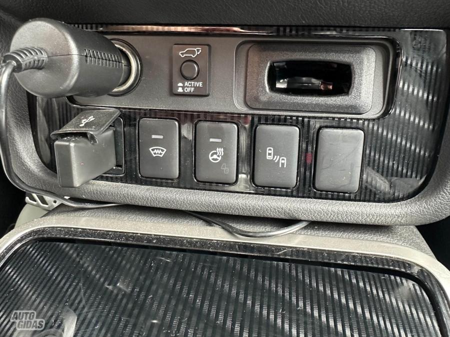 Red Mitsubishi Outlander 2019 in Siauliai, with an engine capacity of 2.40 L and mileage of 192 thousand km for 16800 €, photo 22 on AUTOMOTO.COM.LV