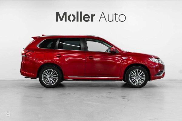Мицубиси Аутлендер 2019 в Вильнюс на AUTOMOTO.COM.LV Красный Мицубиси Аутлендер 2019 в Вильнюс, объемом двигателя 2.40 л и пробегом 100 тыс. км за 17900 €, фото 5 на AUTOMOTO.COM.LV
