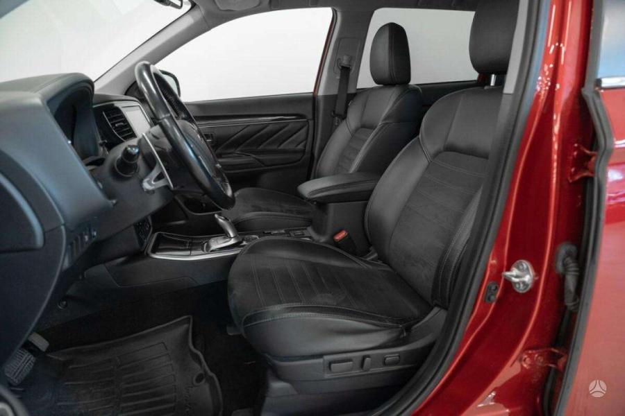 Sarkans Mitsubishi Outlander 2019 Viļņa, ar dzinēja tilpumu 2.40 L un nobraukumu 100 tūkst. km par 17900 €, foto 8 vietnē AUTOMOTO.COM.LV