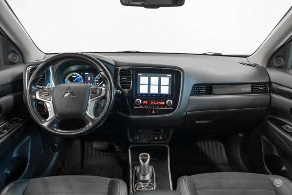 Мицубиси Аутлендер 2019 в Вильнюс на AUTOMOTO.COM.LV Красный Мицубиси Аутлендер 2019 в Вильнюс, объемом двигателя 2.40 л и пробегом 100 тыс. км за 17900 €, фото 9 на AUTOMOTO.COM.LV