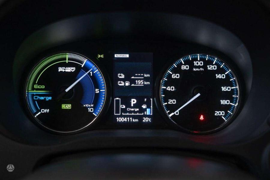 Sarkans Mitsubishi Outlander 2019 Viļņa, ar dzinēja tilpumu 2.40 L un nobraukumu 100 tūkst. km par 17900 €, foto 12 vietnē AUTOMOTO.COM.LV