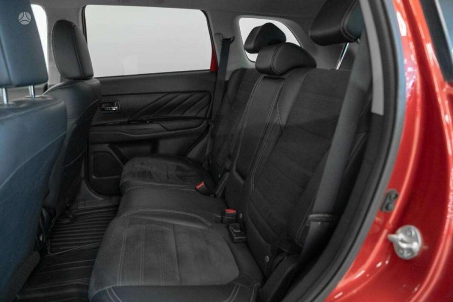 Sarkans Mitsubishi Outlander 2019 Viļņa, ar dzinēja tilpumu 2.40 L un nobraukumu 100 tūkst. km par 17900 €, foto 19 vietnē AUTOMOTO.COM.LV