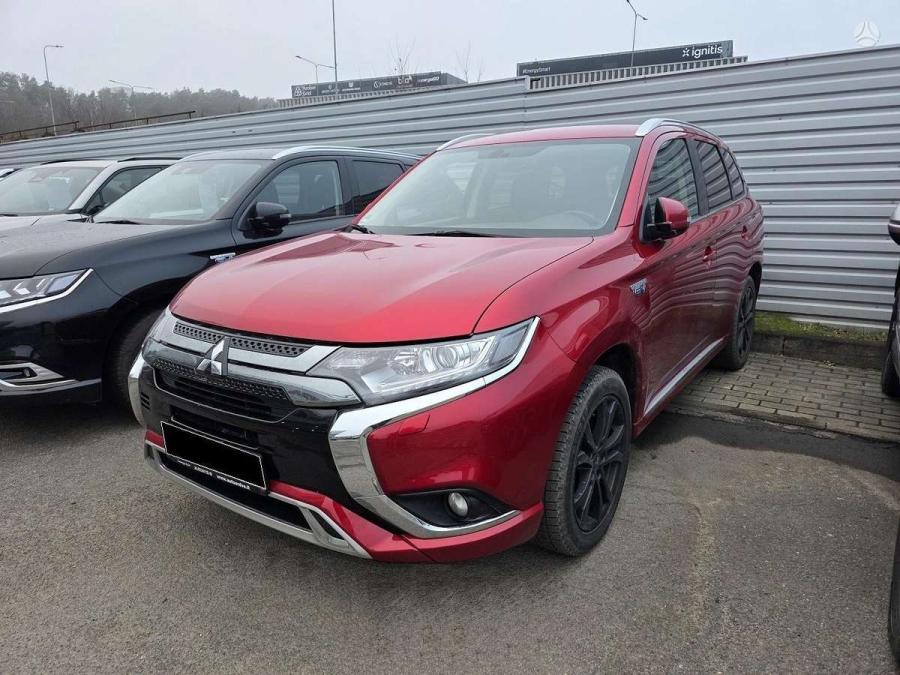 Sarkans Mitsubishi Outlander 2020 Viļņa, ar dzinēja tilpumu 2.36 L un nobraukumu 98 tūkst. km par 18850 €, foto 1 vietnē AUTOMOTO.COM.LV
