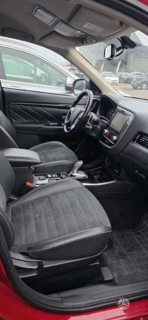 Sarkans Mitsubishi Outlander 2020 Viļņa, ar dzinēja tilpumu 2.36 L un nobraukumu 98 tūkst. km par 18850 €, foto 14 vietnē AUTOMOTO.COM.LV