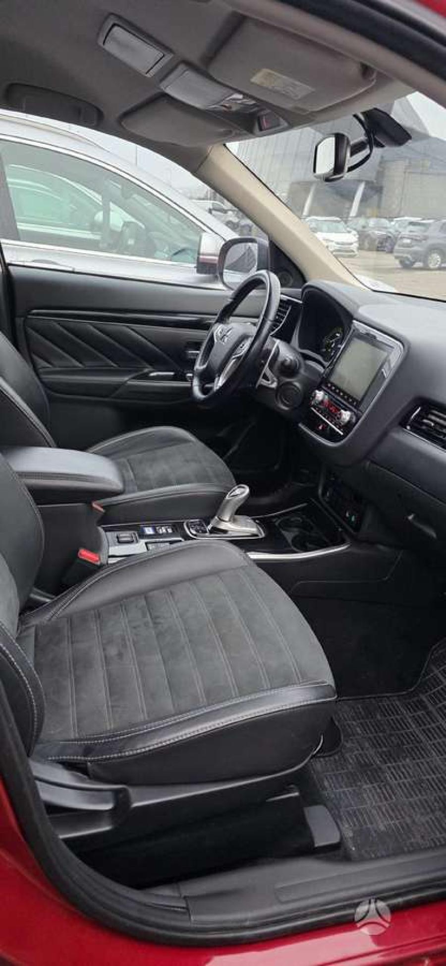Sarkans Mitsubishi Outlander 2020 Viļņa, ar dzinēja tilpumu 2.36 L un nobraukumu 98 tūkst. km par 18850 €, foto 14 vietnē AUTOMOTO.COM.LV
