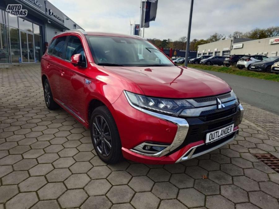 Red Mitsubishi Outlander 2020 in Kaunas, with an engine capacity of 2.40 L and mileage of 54 thousand km for 25480 €, photo 1 on AUTOMOTO.COM.LV