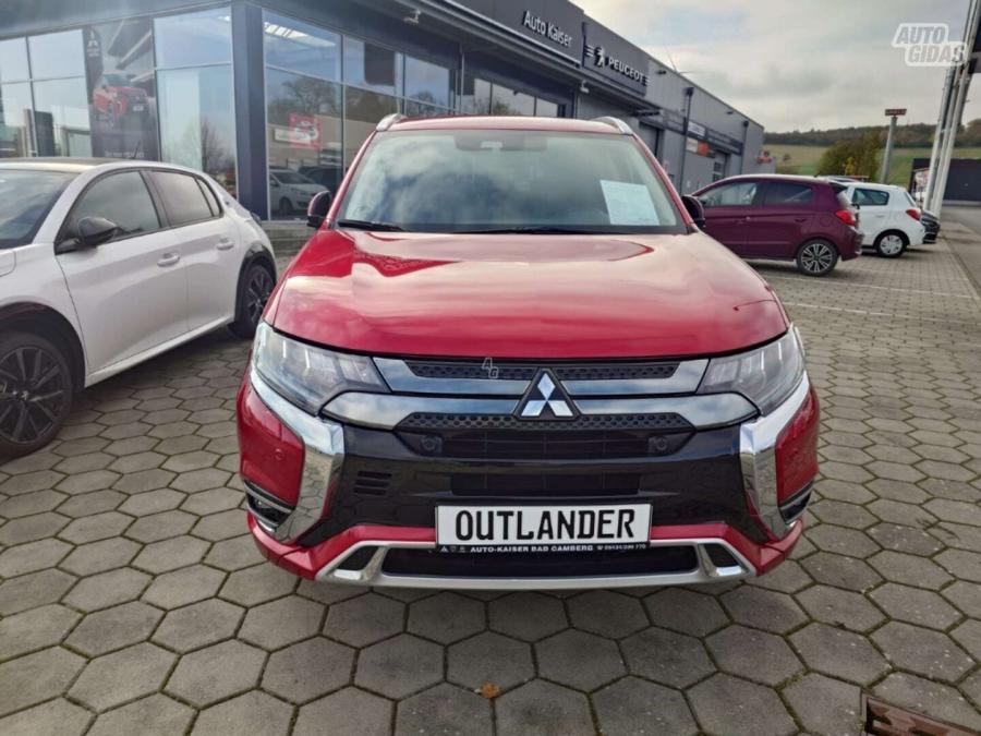 Red Mitsubishi Outlander 2020 in Kaunas, with an engine capacity of 2.40 L and mileage of 54 thousand km for 25480 €, photo 2 on AUTOMOTO.COM.LV