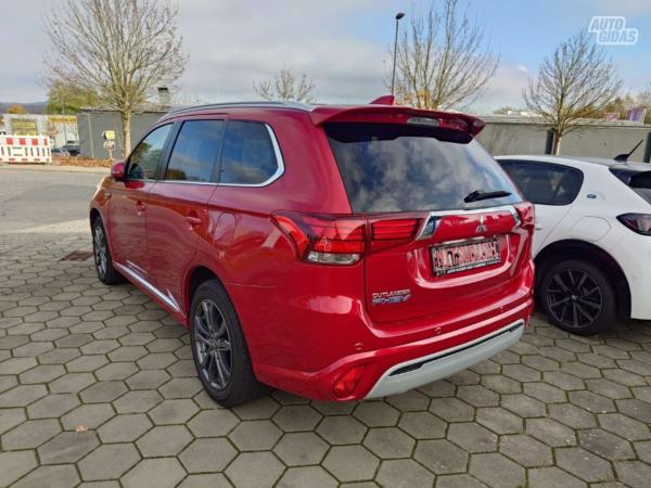 Red Mitsubishi Outlander 2020 in Kaunas, with an engine capacity of 2.40 L and mileage of 54 thousand km for 25480 €, photo 4 on AUTOMOTO.COM.LV